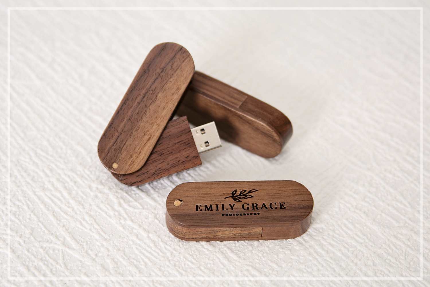 Bespoke Kreativ | Walnut Swivel USB 3.0